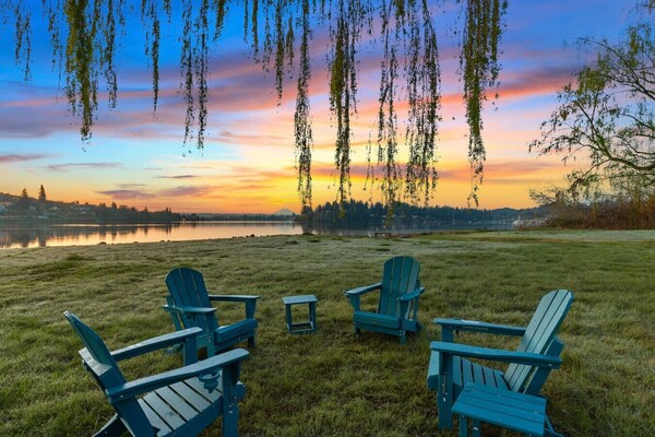 3b2b Lower Unit Amazing Oceanfront & Rainier Views - Poulsbo, WA