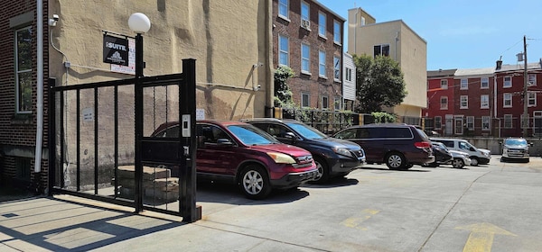 Sosuite | 2br Apt W W/d, Gym, On-site Restaurant - Philadelphia, PA