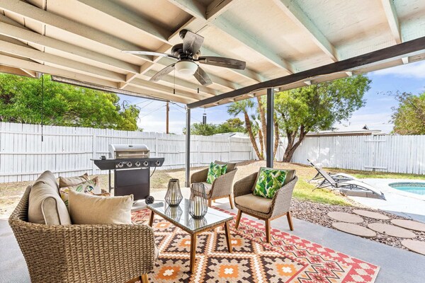 Oldtown Retreat - Spacious Designer Home With Pool - Tempe
