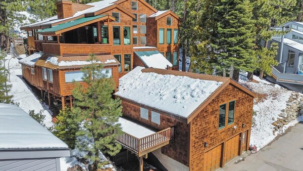 Spacious 4/5br 4ba Tahoe Retreat W/ Hot Tub  Walk To Lake & Near Ski Resorts - Lake Tahoe