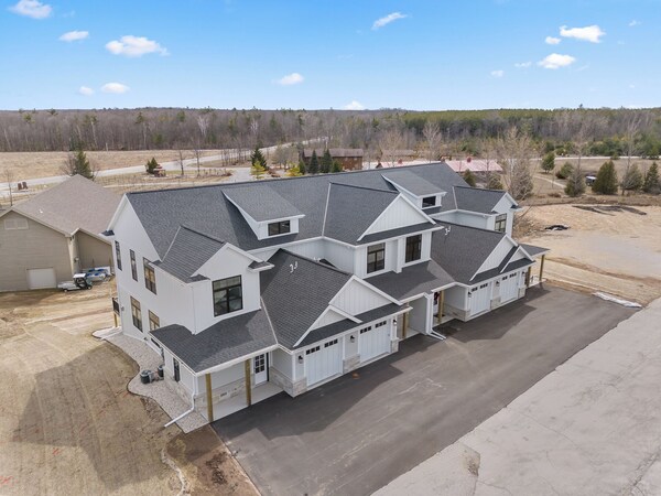 New Construction: Hot Tub And Gym Near Downtown Egg Harbor - Egg Harbor, WI