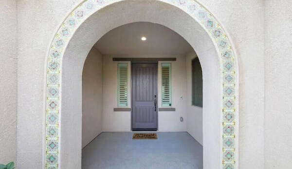 Modern 3br Home Gated Community - Bakersfield, CA