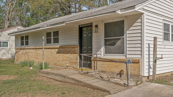 1824 Rosemond-the Patio Bungalow - Jonesboro, AR