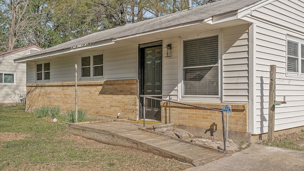 1824 Rosemond-the Patio Bungalow - Jonesboro, AR