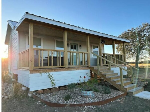 Relaxing Cottage With Private Hot Tub And Firepit In The Heart Of Wine Country - Luckenbach, TX