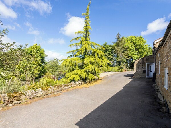 4 Bedroom Accommodation In Stainsacre, Near Robin Hood&rsquo;s Bay - Sandsend