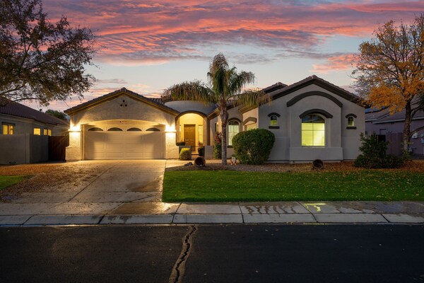 High End Home W/heated & Cooled Pool, Fire Pit, Game Room And Golf Nearby - Gilbert, AZ