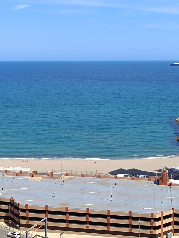 E1 Spacious Studios, Sea And Beach Views, High Floor - La Línea de la Concepción