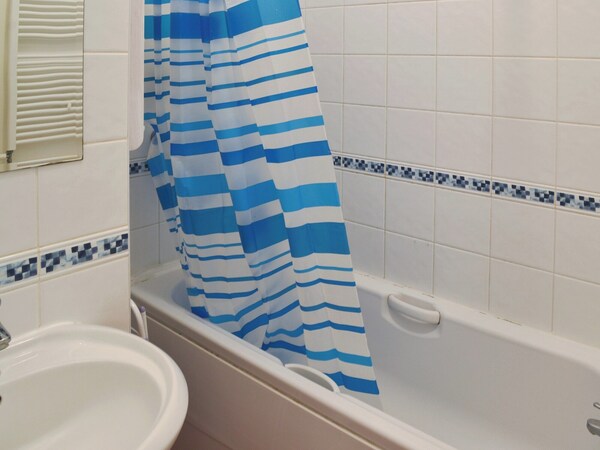 2 Bedroom Accommodation In Ventnor - Shanklin