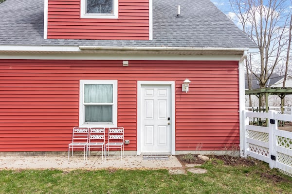 Poppy Cottage  Bright 1br Apartment In Douglas - Saugatuck, MI