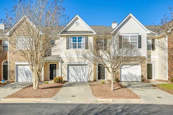 Spacious Retreat Near Rdu ~ Pool, Bbq, Fast Wi-fi & Easy Self Check-in - Apex, NC