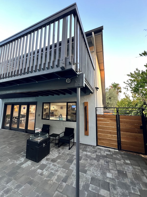 Bakersfield Luxe Stay- Private Spa Vibes  Stylish & Serene - 貝克斯菲爾德