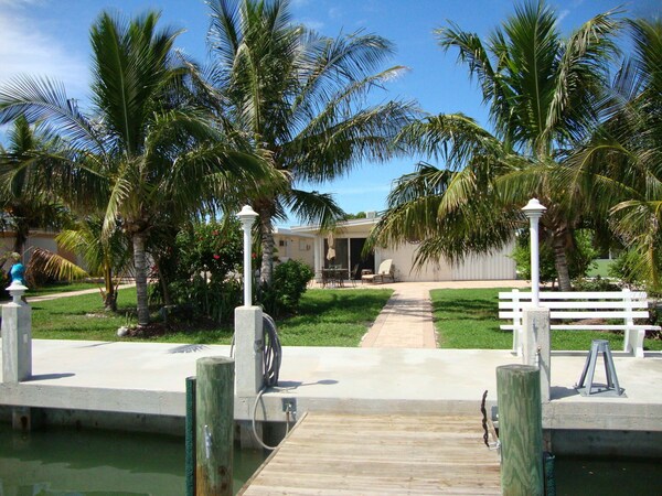 Seaside Beauty, Pool & Beach Access #28 - Marathon, FL