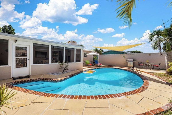 Spacecoast Charm  3br Home. Heated Pool & Terrace - 멜버른