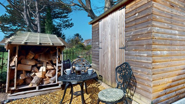 Trillo Lodge - One Bedroom Cottage, Sleeps 2 - Colwyn Bay