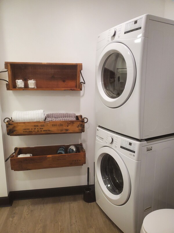 Historical 1-bedroom Apartment In Centrally Located And Charming Vevay, Indiana - Ghent, KY