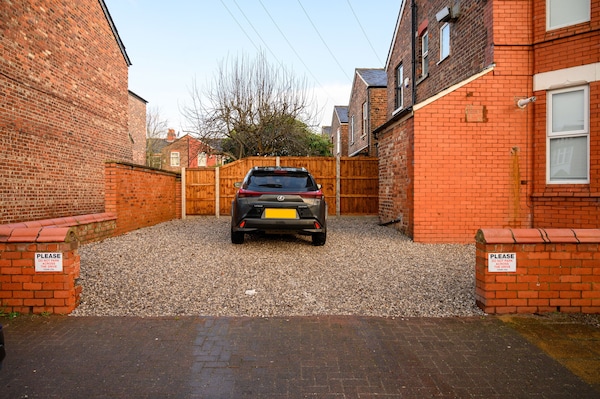 Stylish 4-bed Home  Great For Business & Family Trips With Parking - Manchester