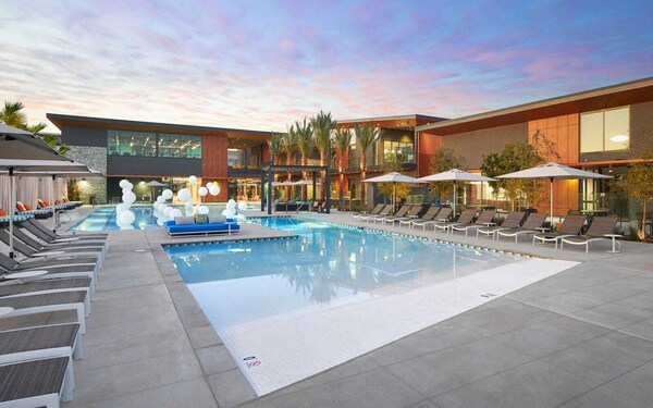 Resort Like Living In This Convenient, Close To All,near Bart To Take Everywhere - Pleasanton, CA