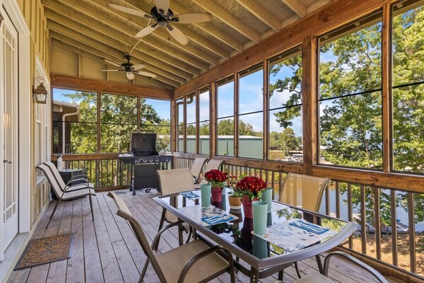 Relaxing Family Getaway - Dock, Kayaks, Fishing - Lake Martin, Dadeville