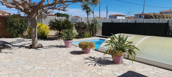 Family Vacation Villa: T5-4bedroom-pool-clim And Wifi - Perpignan