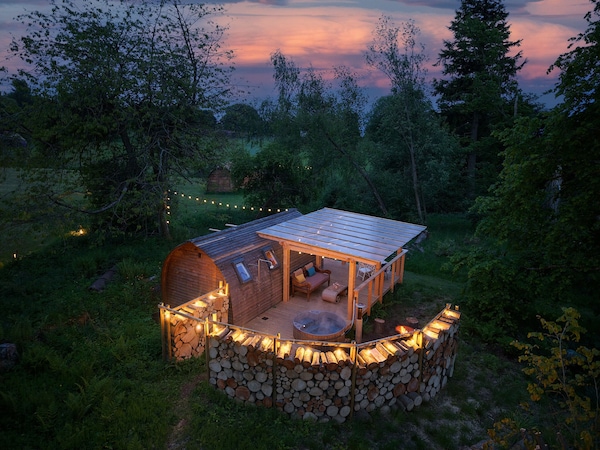 Luxury Cabin With Hot Tub & Pergola - St Andrews, UK
