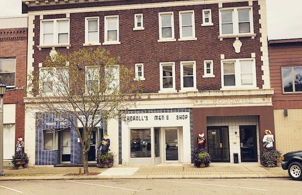 Studio Apartment On Main Street In Coshocton (36) - Fresno, OH