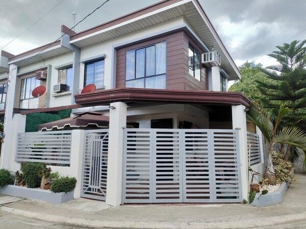 Cosy Home Near Tourist Destinations, Resorts & 1hr Drive To Beach. Pet-friendly! - San Pablo City