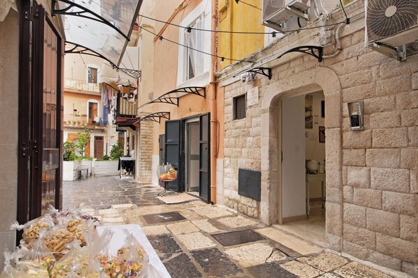 Room 'Ginevra - Camera 2' With Wi-fi And Air Conditioning - Bari