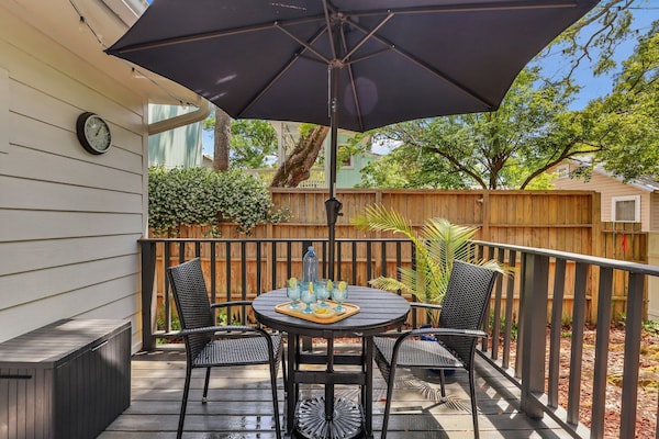 New Listing! Moon Dance Cottage  Family-friendly Retreat Near Beach & Pier Village | Access To Community Pool - St. Simons Island, GA