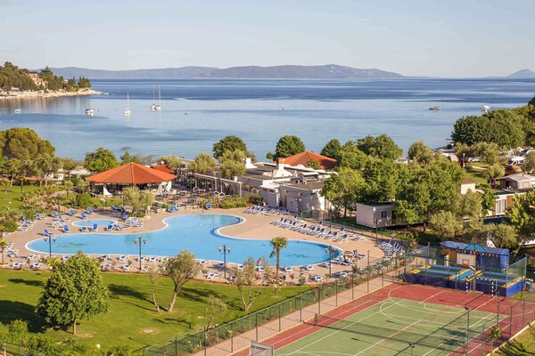 Mobilehome With Beautiful, Semi-covered Terrace - Rabac