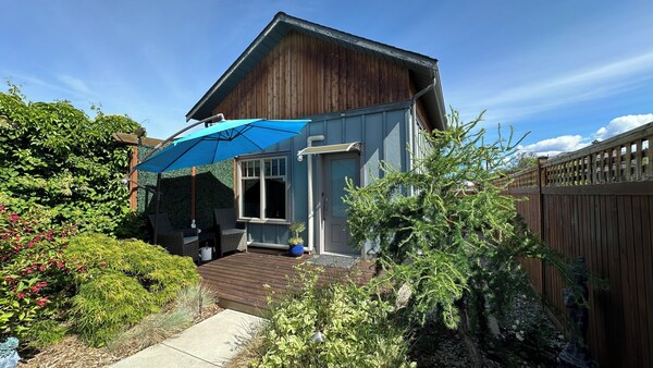 Penticton Getaway Carriage House - Great Location! Private! - Penticton