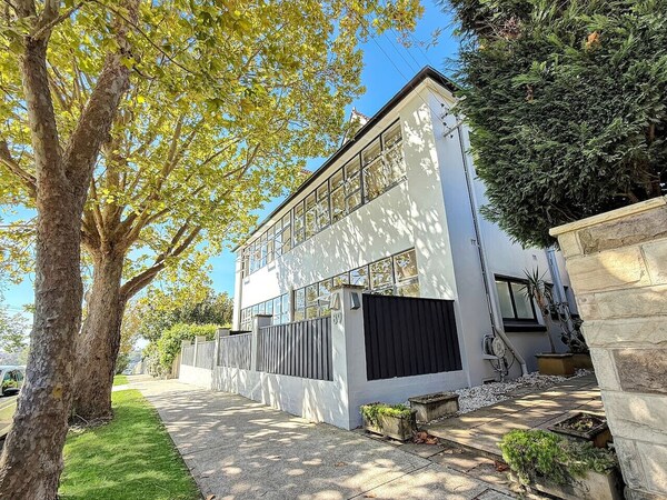 Serviced Luxury Condo, Parkside, Moments To Metro - Crows Nest