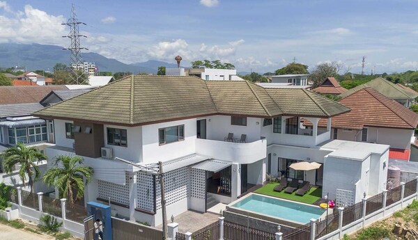 9 Br Huge Pool Villa Near Central Festival. 15 Min To Old City And Nimman - Chiang Mai