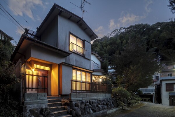 A Retro Renovated House Where You Can Relax In A Q / Atami Shizuoka - Atami