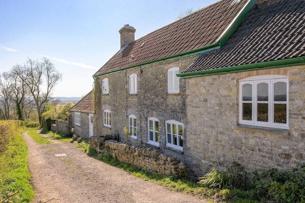 Beautiful Cottage With Expansive Countryside Views - Devon