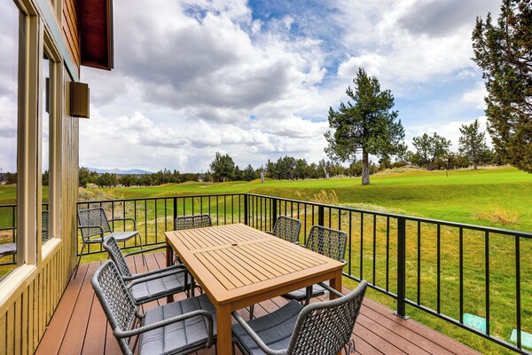 Hot Tub + Golf View: Eagle Crest Resort Escape! - Eagle Crest, OR
