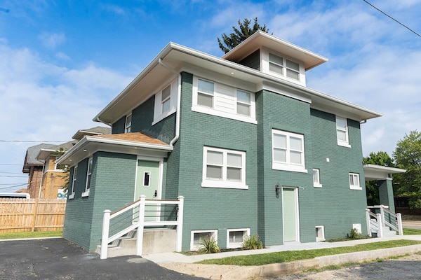 Spacious 5br Home With Ac, 1g Wifi, And Walking Distance To The Fairgrounds - Indianápolis, IN