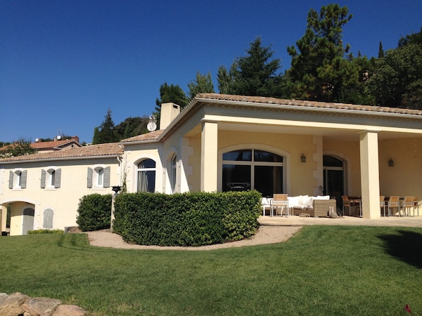 Architect-designed Villa With Panoramic View And Swimming Pool In Chateauneuf Du Pape, France - Sorgues