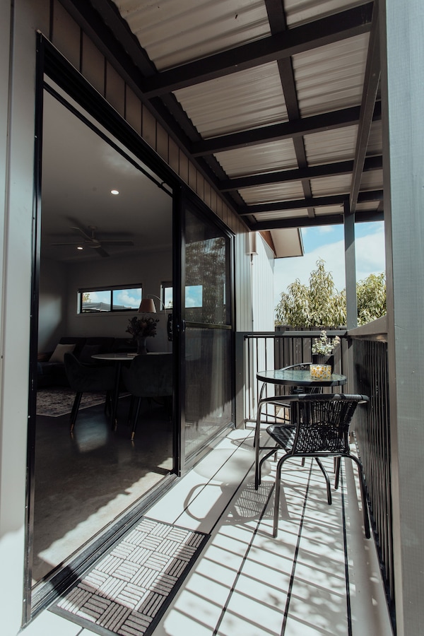 Stay By The Lake! 2 Bedroom Granny Flat - Five Islands