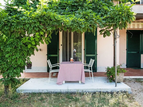 Cosy Apartment For 4 People With A/c, Wifi, Pool, Tv, Patio, Pets Allowed And Parking - Passignano sul Trasimeno