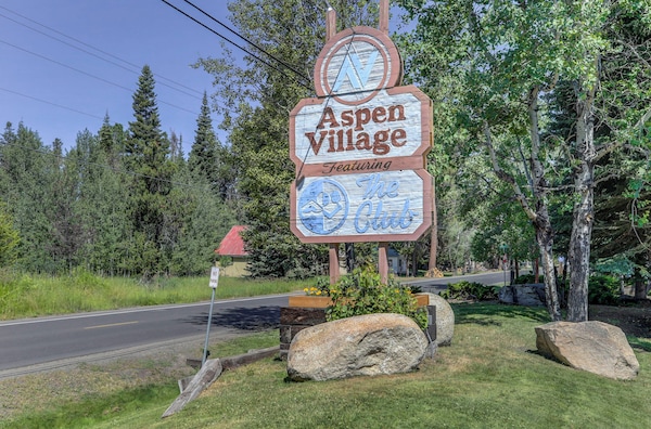 Happy Hideaway - Aspen Village Condo W Seasonal Pool, Close To Lake, Park, Golf, And Downtown - McCall, ID