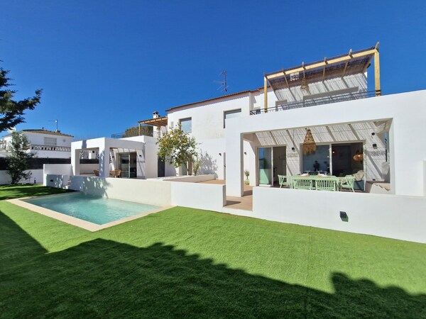 Villa Gorgot With Swimming Pool And Private Parking. Close To The Beach. - Empuriabrava