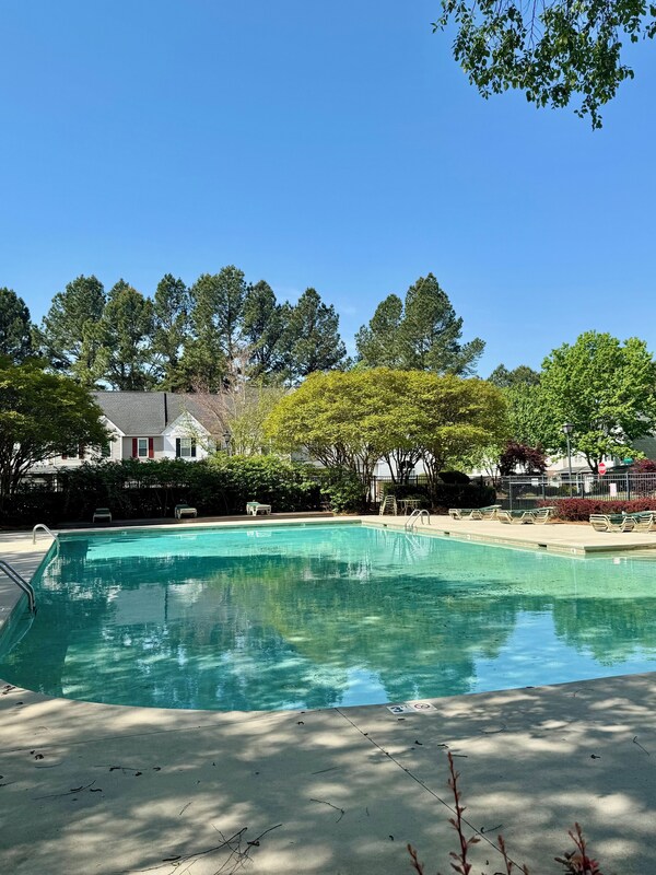 Modern Entire 2-bedroom House For 6 Guests At University City - Concord, NC