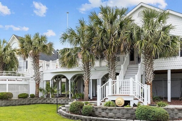 Waterfront Retreat W/ Guest House, Dock & Rv Hookup  Perfect Getaway! - Beaufort, NC