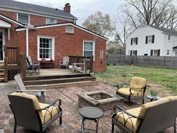 Make Derby Memories In This Charming 4-bedroom House Located In St. Matthews! - Louisville, KY