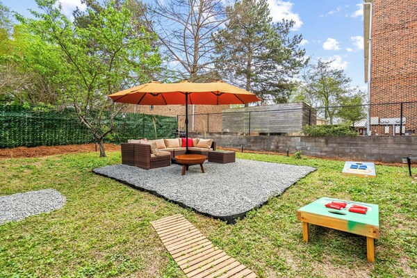 Bohemian Downtown Retreat 5 Bedrooms With Bbq & Pool Table Near Duke - Durham, NC