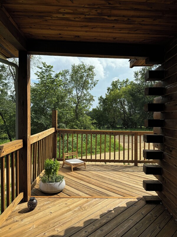 Beautiful Log House  4 Bed, 2 Baths, 15 Acre Land, Close To Madison, Sleeps 13 - Evansville, WI