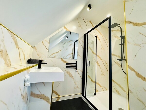 Big Penthouse - 3-bedroom - 2-bathroom - Sleeps 8 - Bournemouth