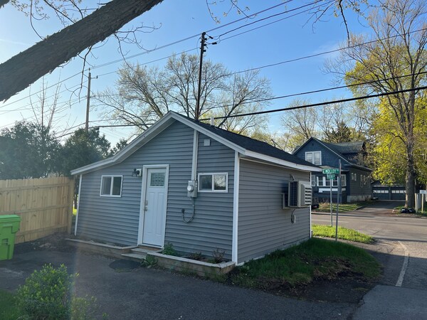Charming Tiny House Minutes From Syracuse! - Syracuse, NY