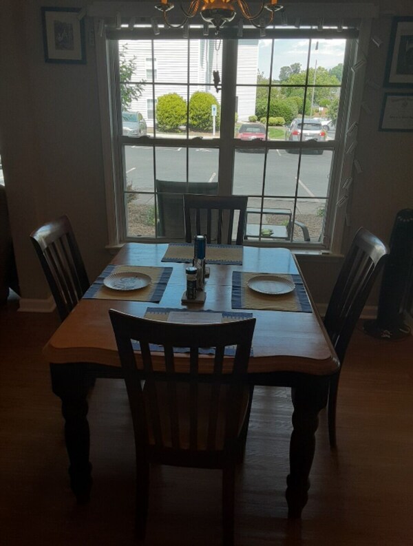 Tater's Townhome Is A Cozy 1-bedroom Condo With Ac, Wifi And Tv On The 1st Floor - 그린즈버러